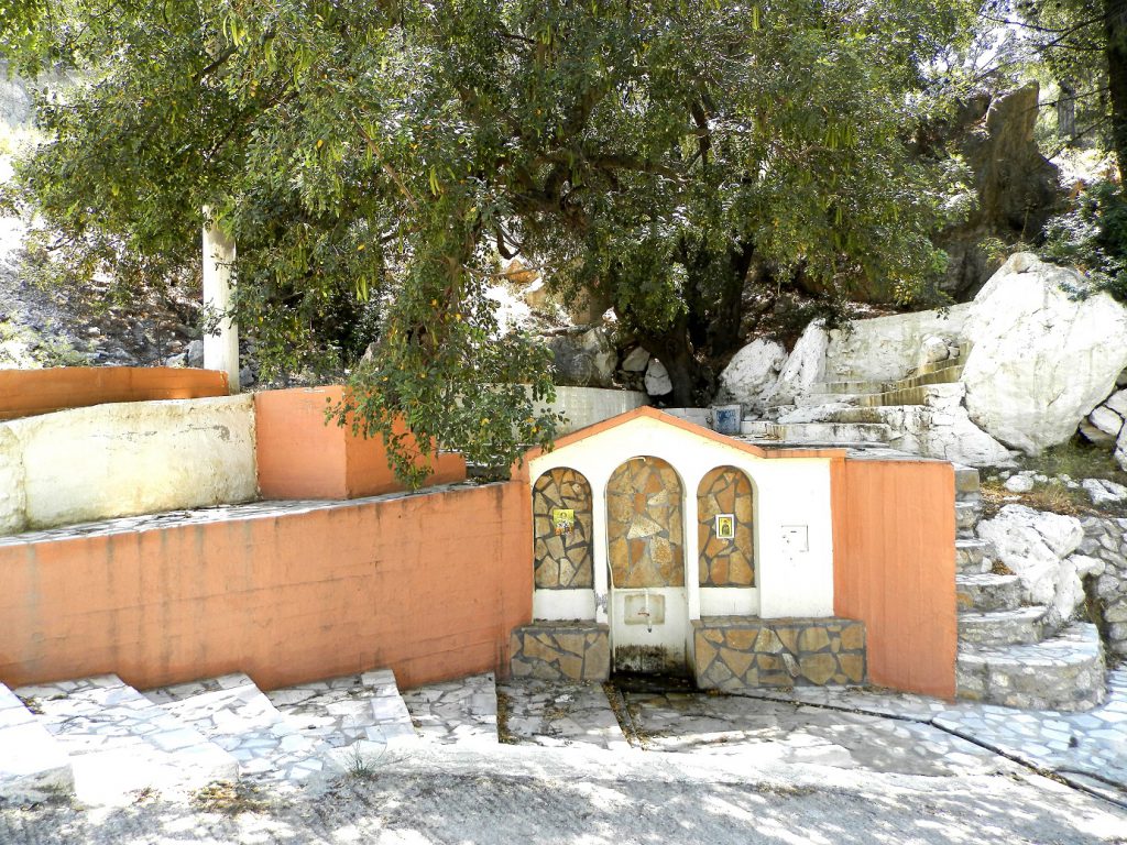 Νερότοποι, δράκοντες κι αγερικά στη Σαλαμίνα - ασσόδυο