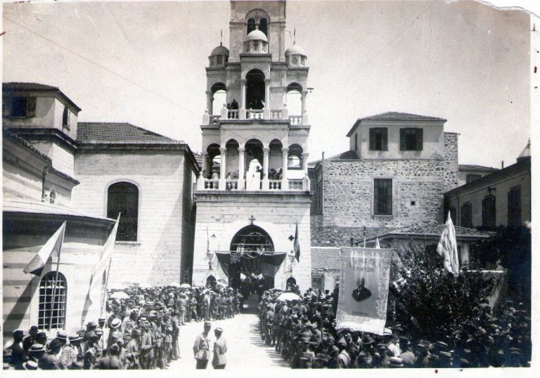 Ανάσταση υπό πολιορκία στην Αγία Φωτεινή της Σμύρνης (1919) - ασσόδυο